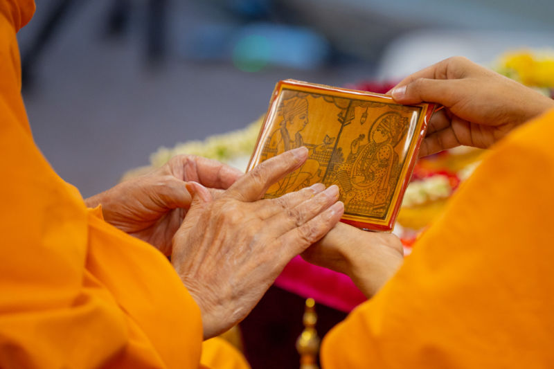 Puja Darshan - BAPS Swaminarayan Sanstha - North America